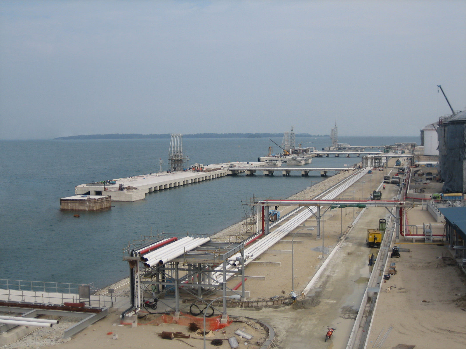 HORIZON LIQUID BULK TERMINAL PROJECT, JURONG, SINGAPORE - Muhibbah ...