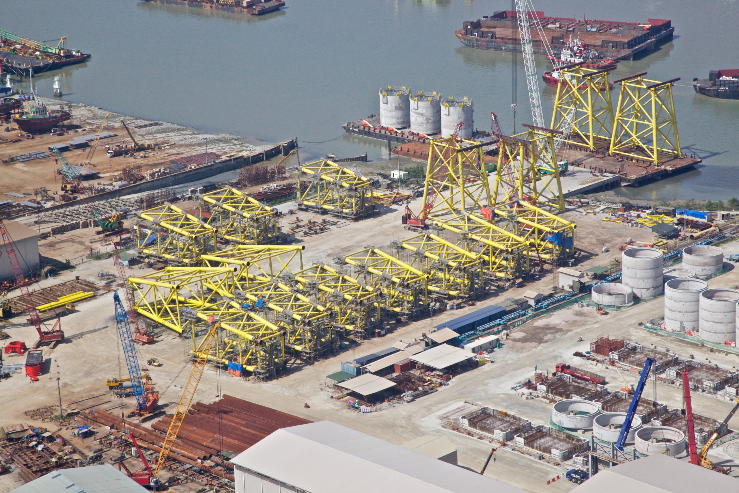 MSI Fabrication Yard with Petronas Regasification LNG Jackets ...